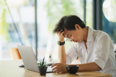 6 Cara Menghilangkan Sakit Kepala Akibat Stres yang Menyita Pikiran