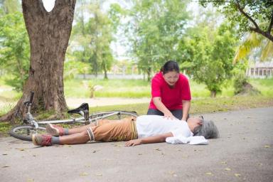 5 Tips Melakukan Pertolongan Pertama pada Perdarahan Dalam • Hello Sehat