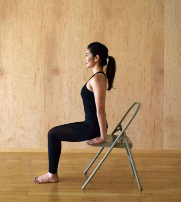 6 Gerakan Peregangan Sederhana Selama Perjalanan Jauh