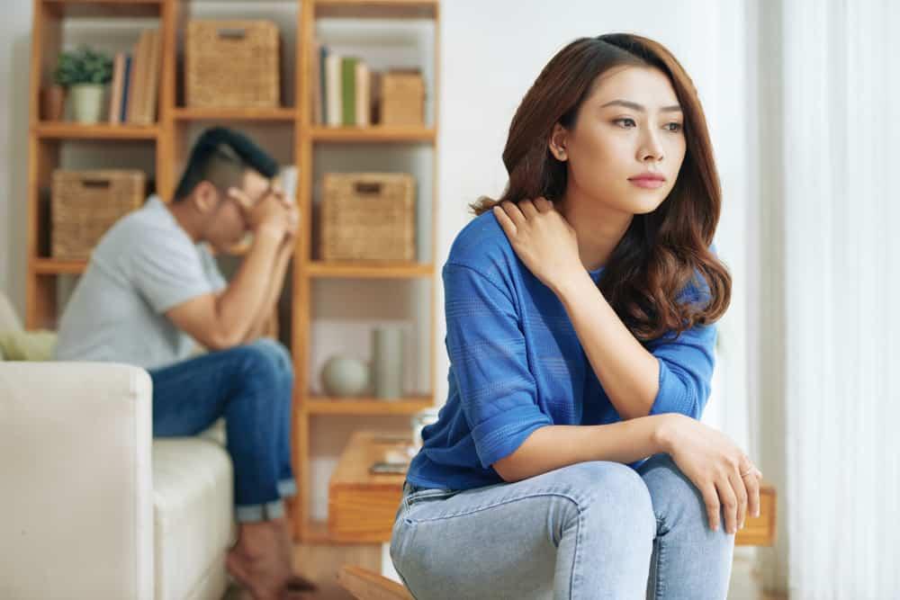 Trust Issue: Tanda, Penyebab, dan Cara Mengatasi - Hello Sehat