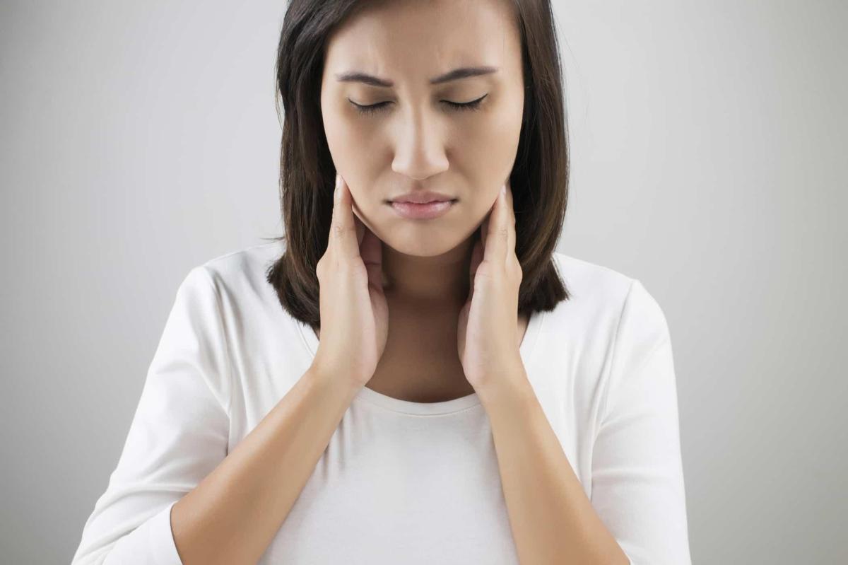 5 Gejala Hipertiroid yang Sering Muncul - Hello Sehat