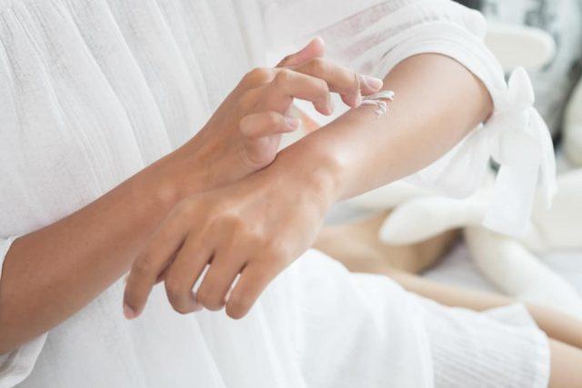Skincare untuk Eksim, Ini 5 Tips Memilih Produk yang Tepat | Hello Sehat