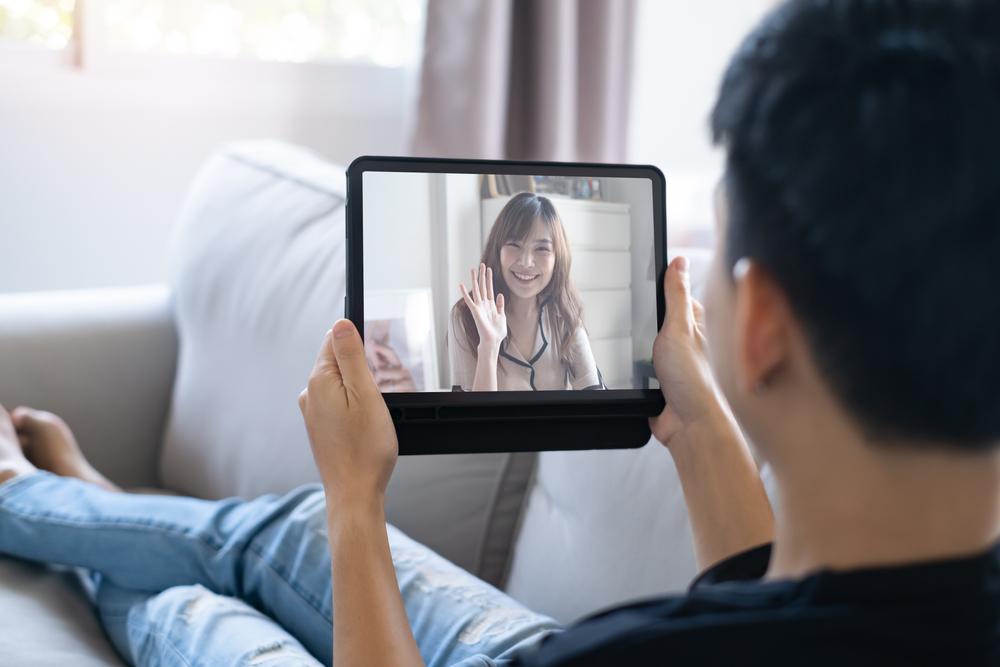 LDR adalah Hubungan Jarak Jauh, Apa Manfaatnya? - Hello Sehat