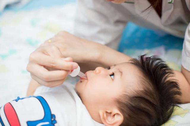 Sanmol Drop: Fungsi, Dosis, Efek Samping, dll. • Hello Sehat