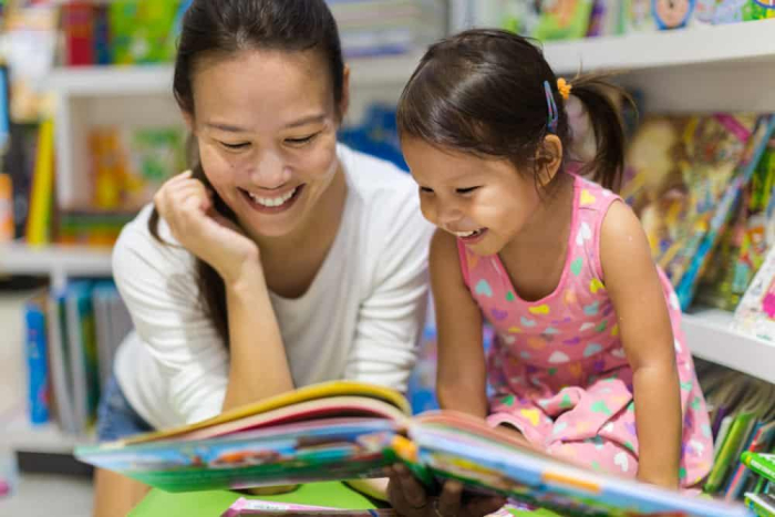 10 Cara Seru Mengajarkan Anak Belajar Membaca Sejak Dini
