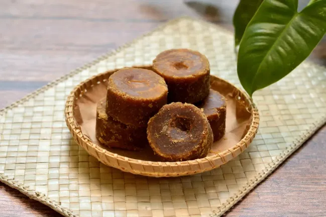 9 Perbedaan Gula Aren dan Gula Merah - Hello Sehat