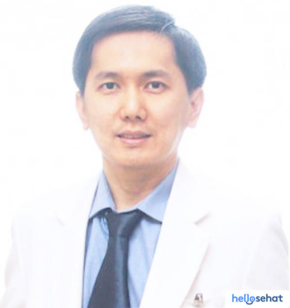 dr. Handy Wing, SpB-KBD, FBMS, FINACS, FICS, Hello Sehat