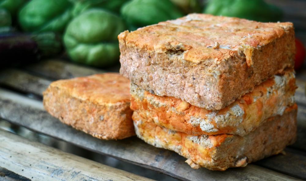 6 Manfaat Oncom, Makanan Murah nan Bergizi - Hello Sehat