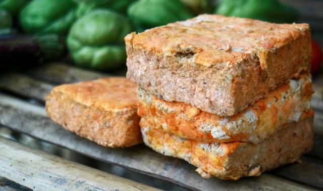 6 Manfaat Oncom, Makanan Murah nan Bergizi - Hello Sehat