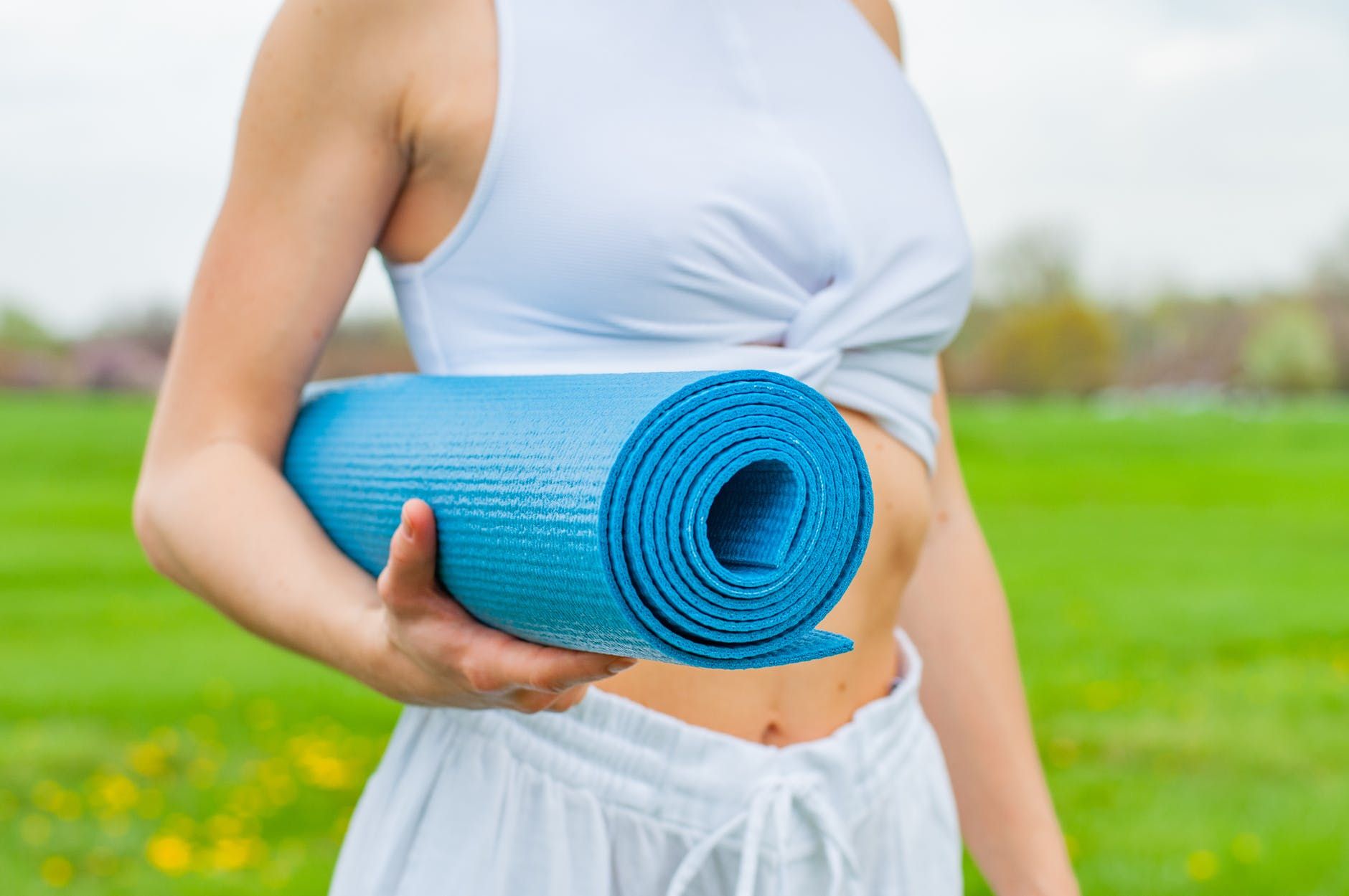 10 Rekomendasi Matras Yoga Terbaik • Hello Sehat