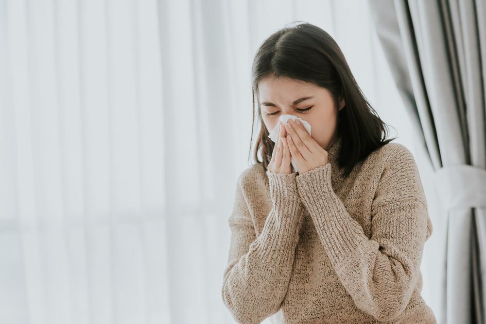 5 Penyebab Bersin Setiap Pagi, Ternyata Belum Tentu Flu - Hello Sehat
