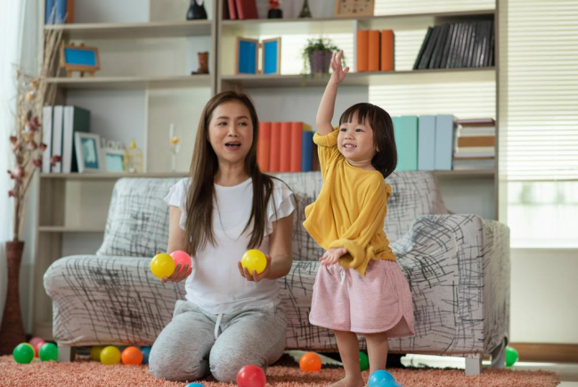 8 Tips Belajar Mengenal Warna yang Seru untuk si Kecil