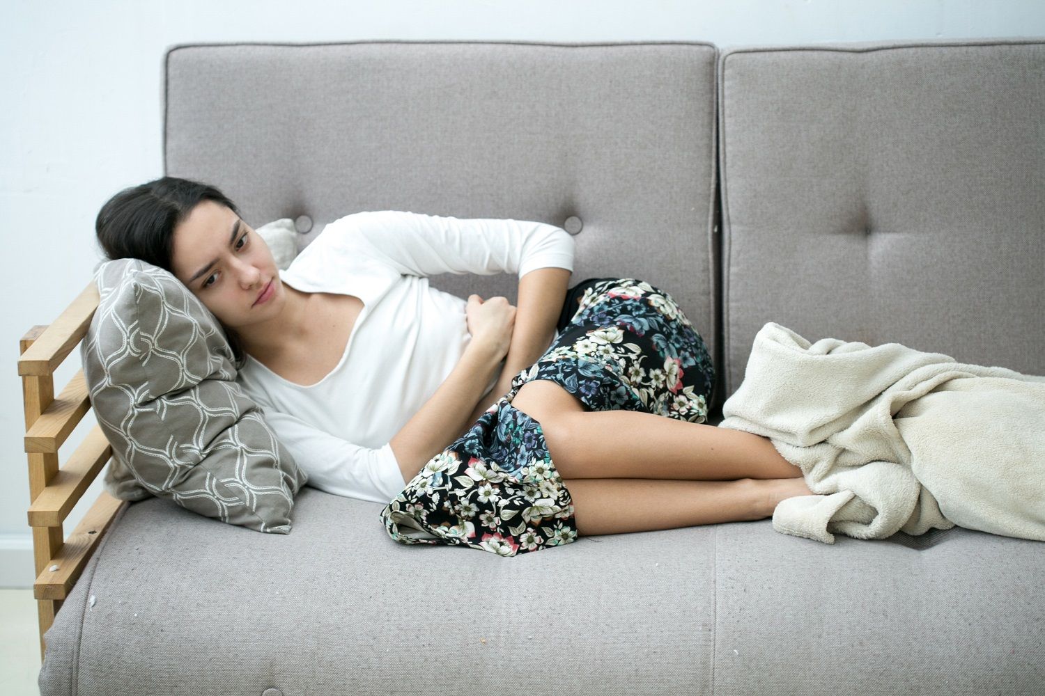 Perut Bagian Bawah Sakit Tanda Hamil, Benarkah? - Hello Sehat