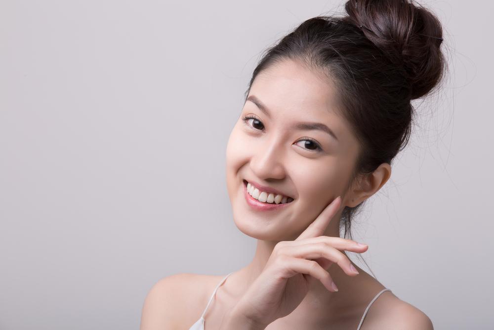 5 Cara Membuat Pipi Tirus agar Bentuk Wajah Lebih Menarik - Hello Sehat