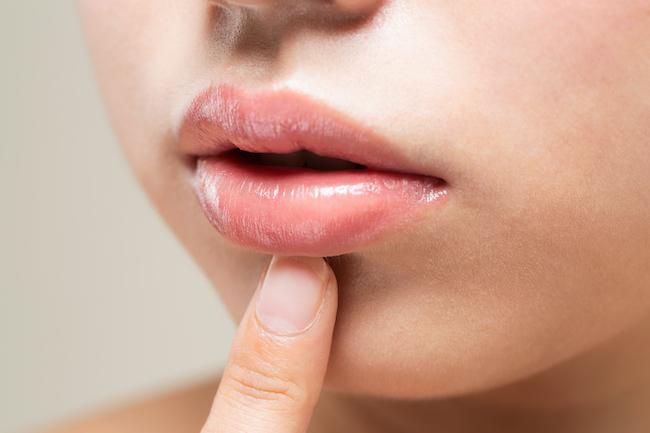 5 Cara Merawat Bibir Tebal Agar Tetap Terlihat Sehat - Hello Sehat