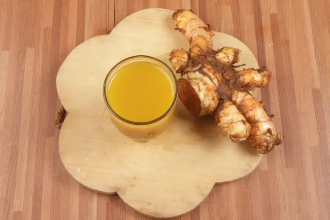 6 Perbedaan Utama Temulawak dan Kunyit - Hello Sehat