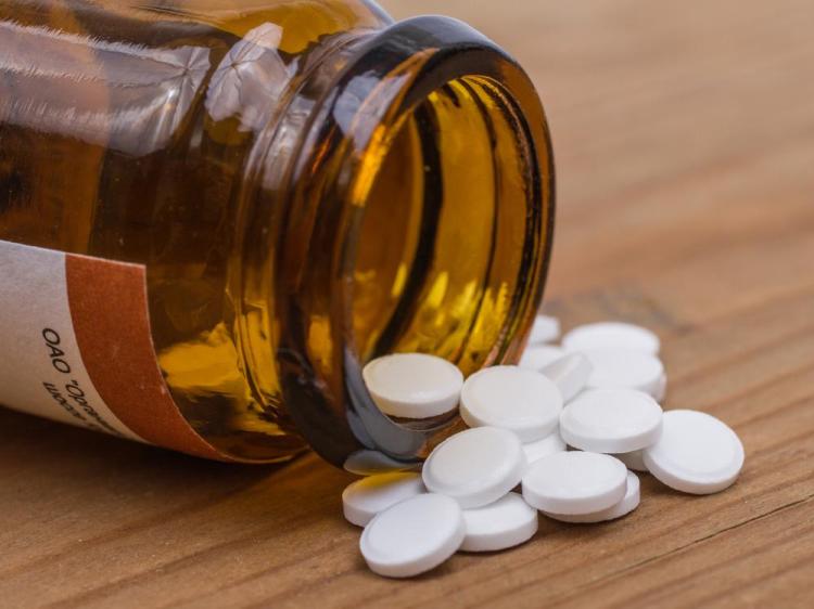 Asetosal: Kegunaan, Dosis, Efek Samping, dll. - Hello Sehat