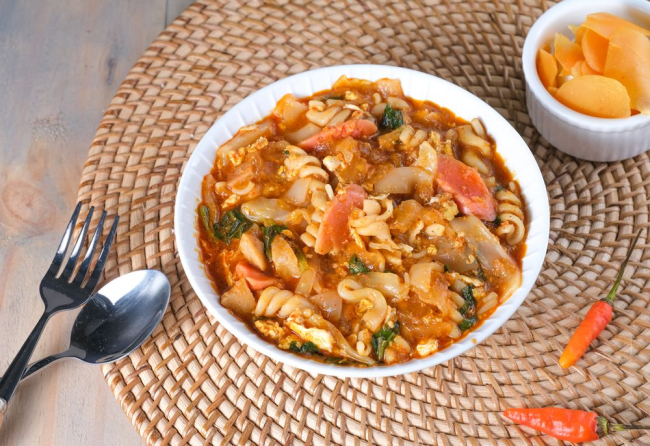 Ketahui Kalori Seblak, Jajanan Pedas Favorit - Hello Sehat