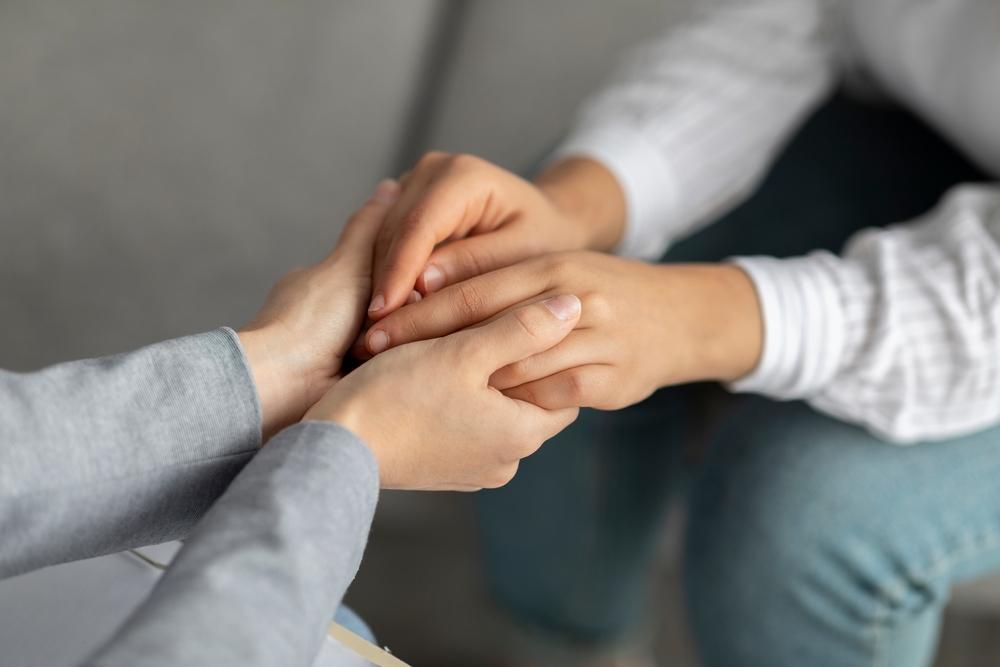 Psychological First Aid: Definisi, Tujuan, Cara Melakukan, dll.