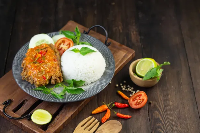 Kalori Ayam Geprek dan Aturan Sehat Konsumsinya