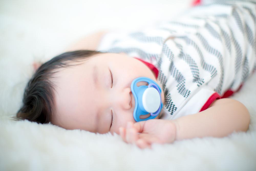 10 Rekomendasi Empeng Bayi yang Bagus dan Aman - Hello Sehat