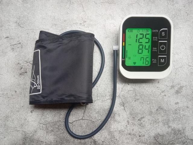 8 Rekomendasi Tensimeter Digital Terbaik dan Akurat - Hello Sehat
