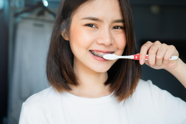 Gigi Tonggos: Penyebab, Komplikasi, Perawatan, dll.