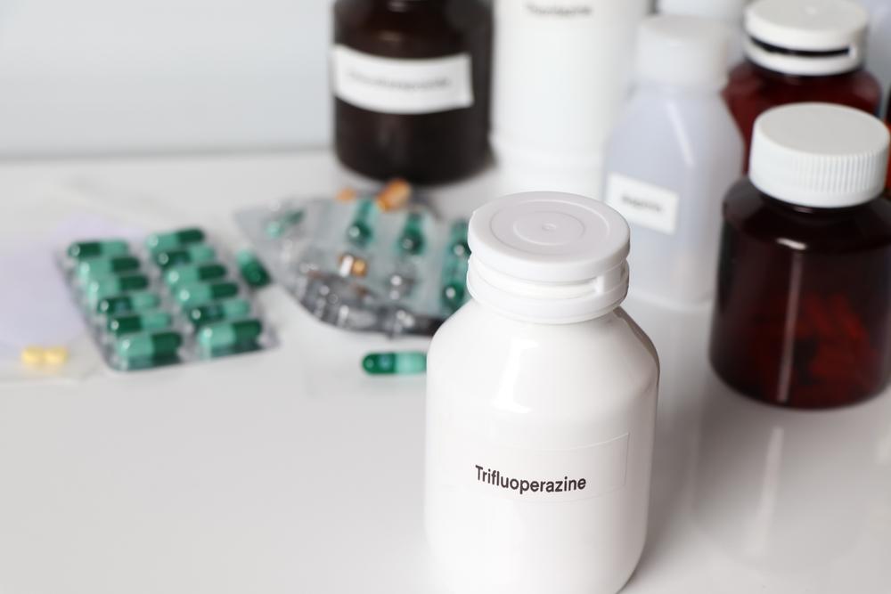 Trifluoperazine: Kegunaan, Dosis, Efek Samping, dll.