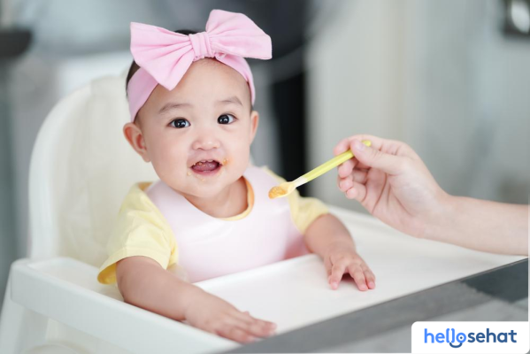 4 Cara Merangsang Pertumbuhan Gigi Bayi - Hello Sehat