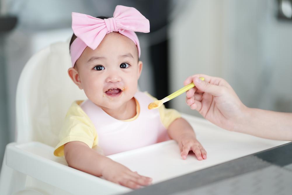 4 Cara Merangsang Pertumbuhan Gigi Bayi - Hello Sehat