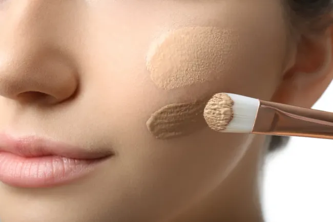 7 Cara Memilih Foundation Sesuai Warna Kulit - Hello Sehat