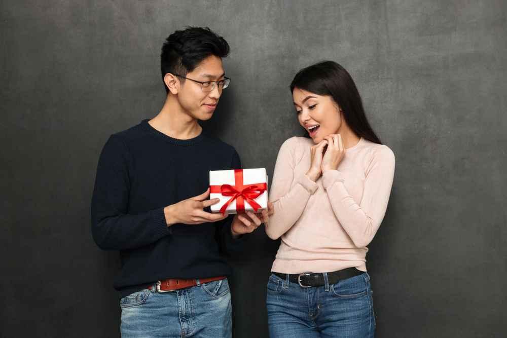 Receiving Gifts, Ungkapan Cinta dengan Memberi Hadiah
