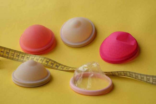 Mengenal Menstrual Disc, Apa Bedanya dengan Menstrual Cup?