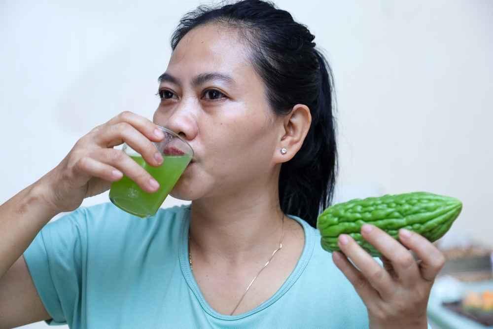 9 Manfaat Makan Pare untuk Kesehatan Wanita - Hello Sehat