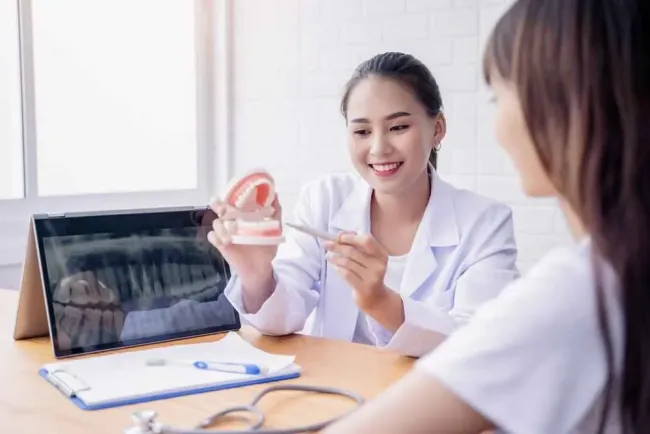 Gigi Palsu Valplast, Solusi Fleksibel untuk Senyum Indah - Hello Sehat