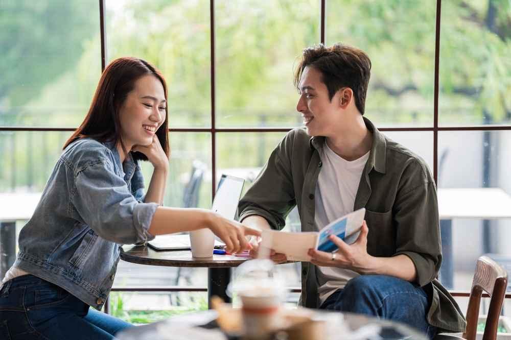 7 Cara Mendekati Wanita Tanpa Membuatnya Risih