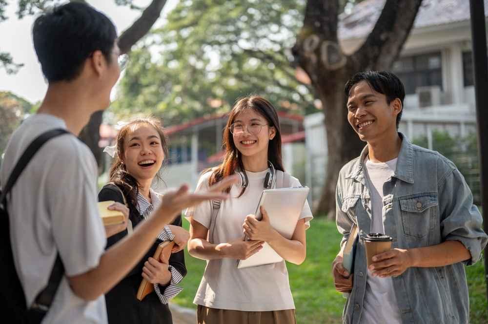 5 Contoh Etika Pergaulan dan Manfaat Penerapannya - Hello Sehat