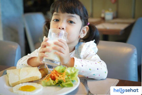 Tips Memberikan Nutrisi Anak Setelah Berhenti ASI - Hello Sehat