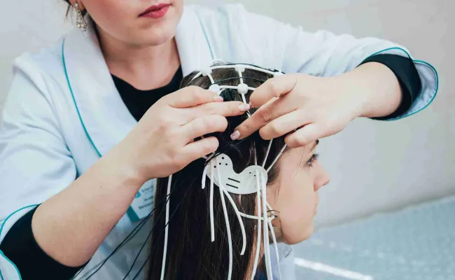 Pemeriksaan EEG: Fungsi, Prosedur, dan Efek Samping