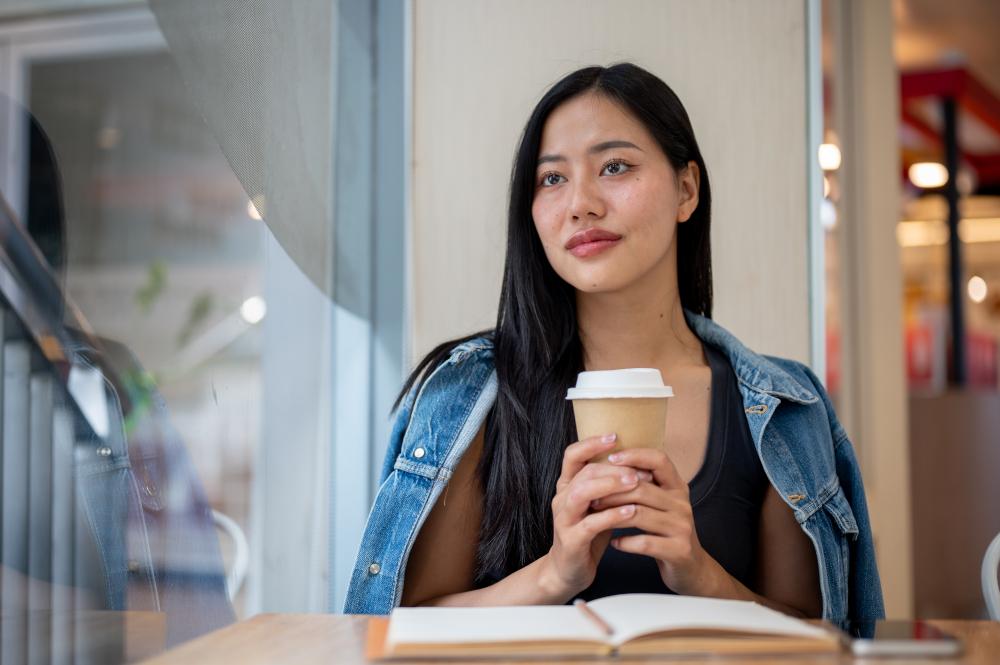 7 Manfaat Melamun untuk Kesehatan yang Jarang Disadari - Hello Sehat