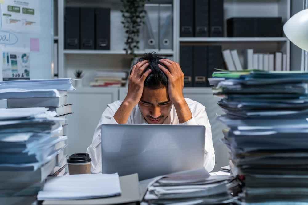7 Faktor Penyebab Stres Kerja yang Harus Diperhatikan - Hello Sehat